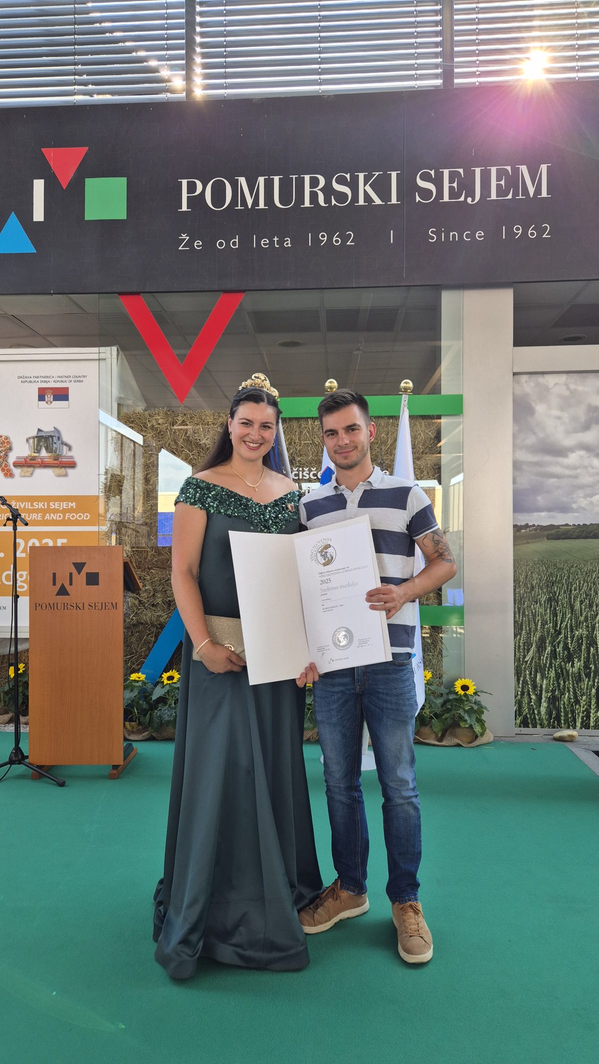 Vinska kraljica Slovenije Nina Polanec o letu, polnem kilometrov in ...